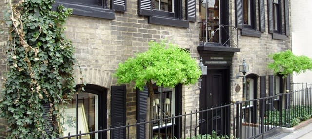 UP Express - Top 8 Neighborhoods for the Best Shopping in Toronto